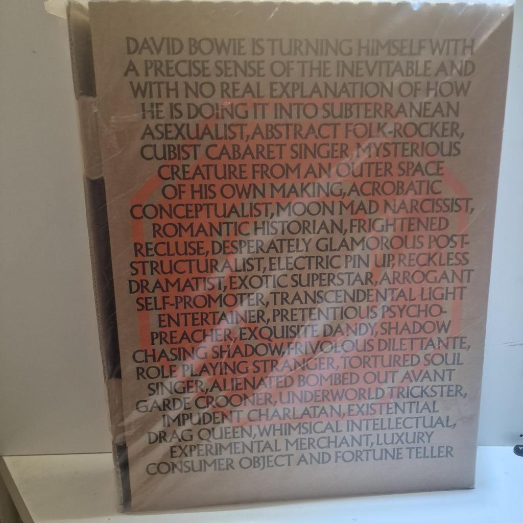 DAVID BOWIE DAVID BOWIE IS. PERSONAL PORTFOLIO. BLACK EDITION. 2016 ...