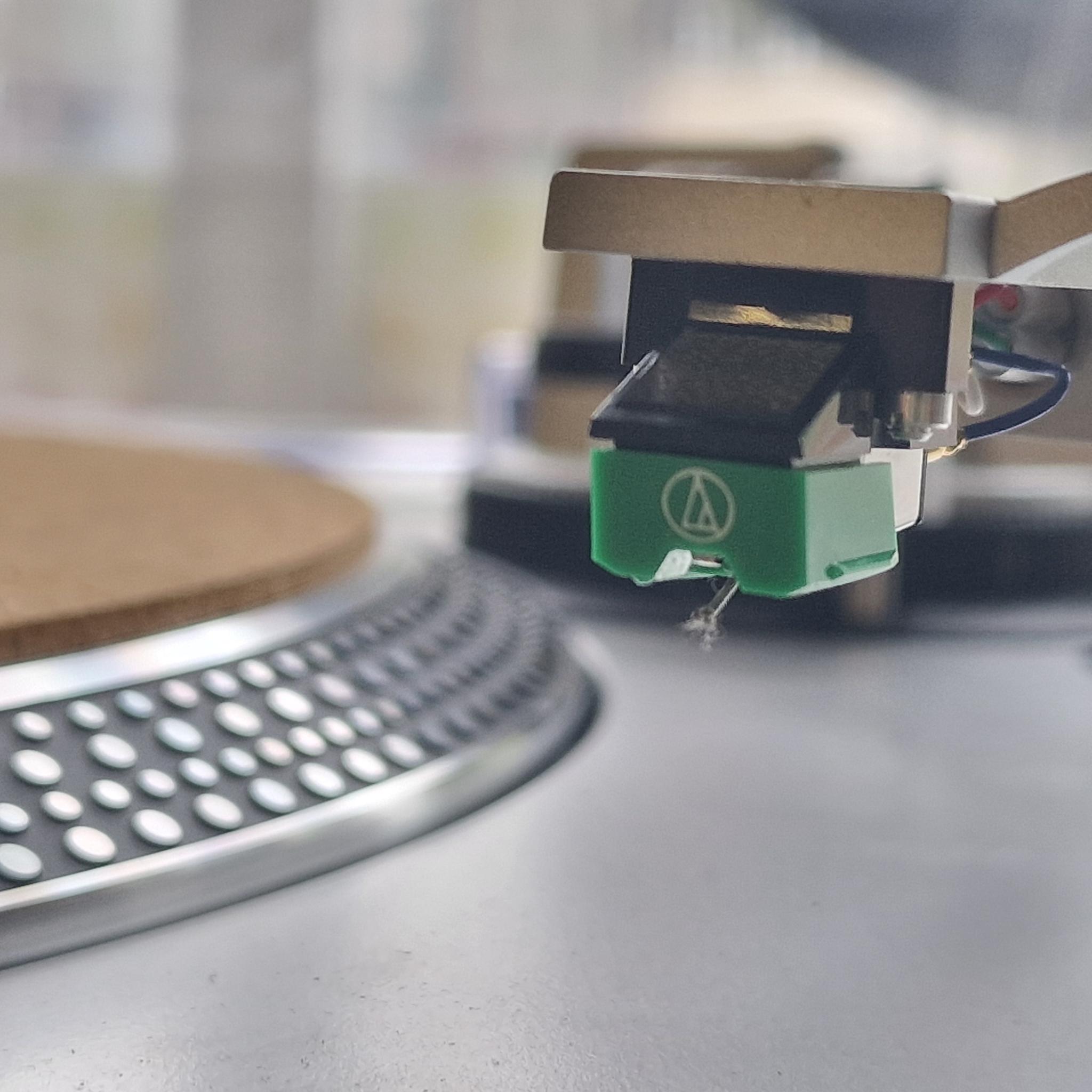 audio-technica AT-LP120-USB Direct Drive Professional Turntable